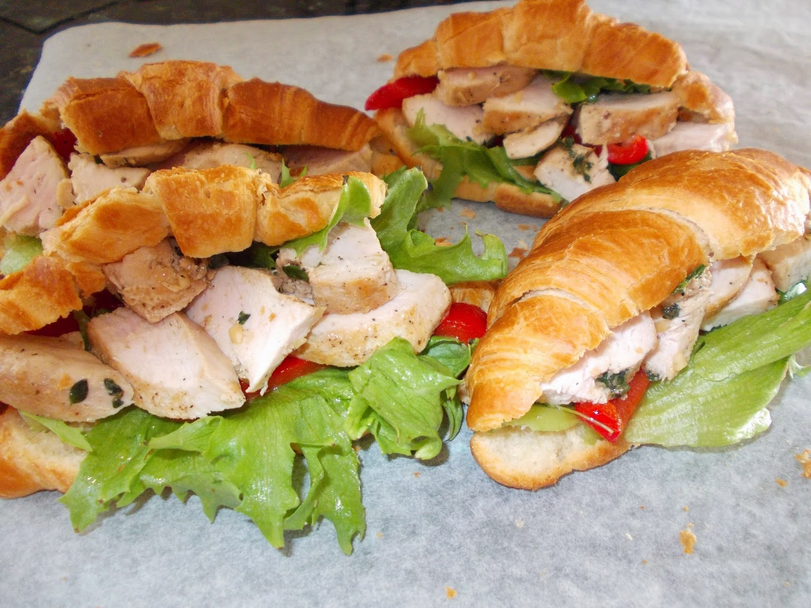 Piknik-eväät: croissantit marinoidulla paprikalla ja kanalla ...