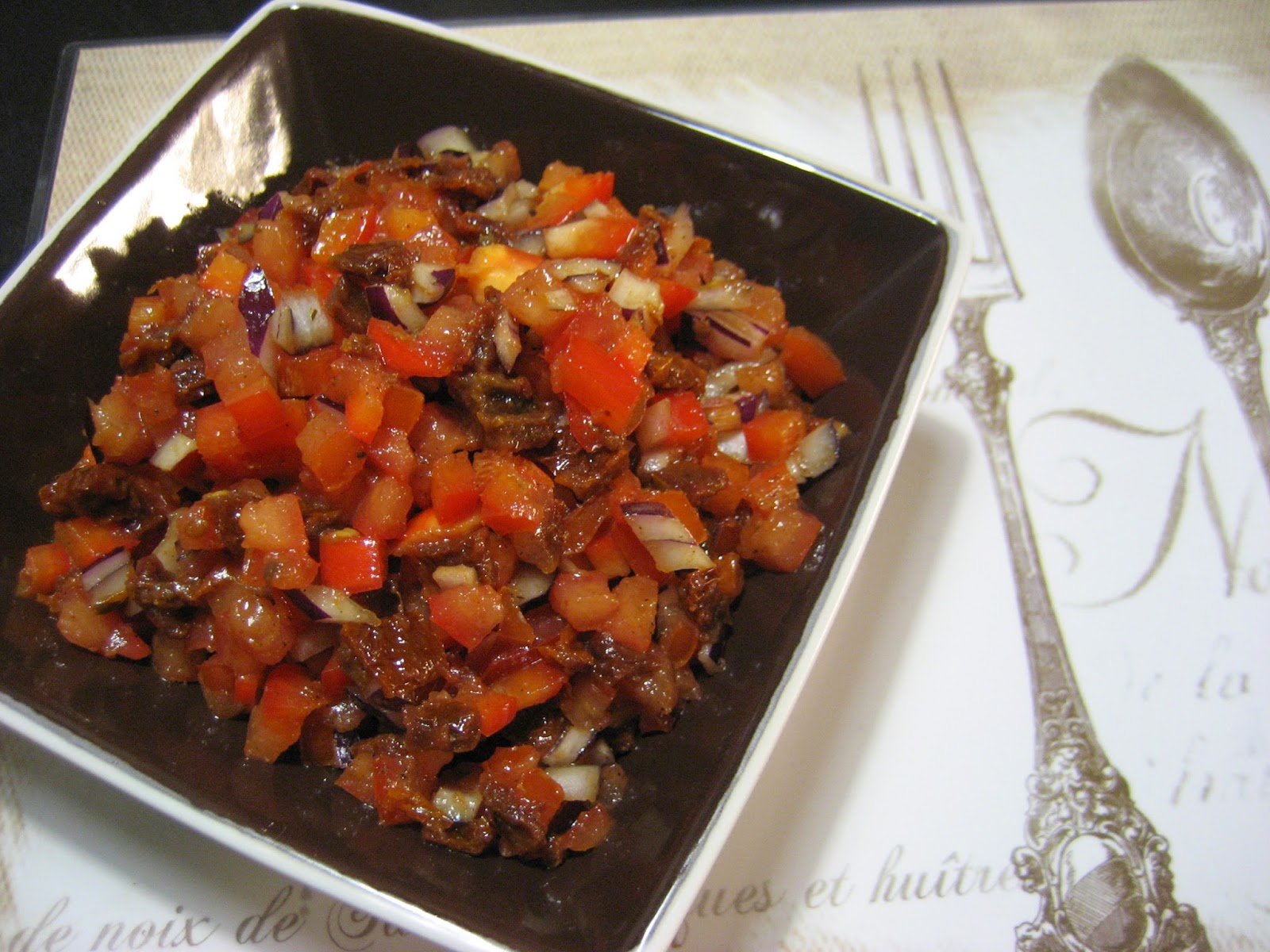 Maukas Tomaatti-paprikasalsa