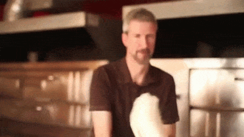 Miksi ihmeessä pizzataikinaa pyöritetään ilmassa? Tässä kolme syytä