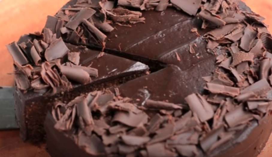Vain 3 ainesosasta saa herkullisen suklaakakun - Tämä suorastaan sulaa ...