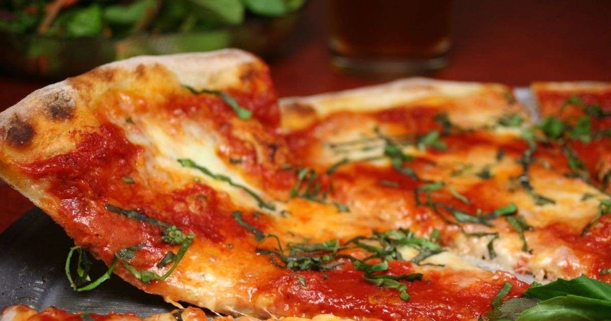 Tätä pizzapohjaa maistettuasi et enää selaa muita reseptejä – helkkarin ...