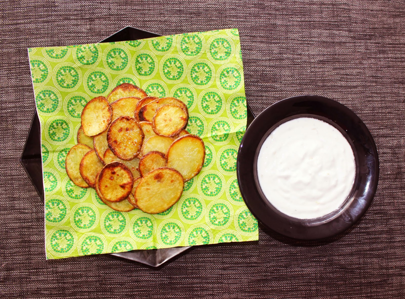 Omatekoiset Sipsit Ja Dippi