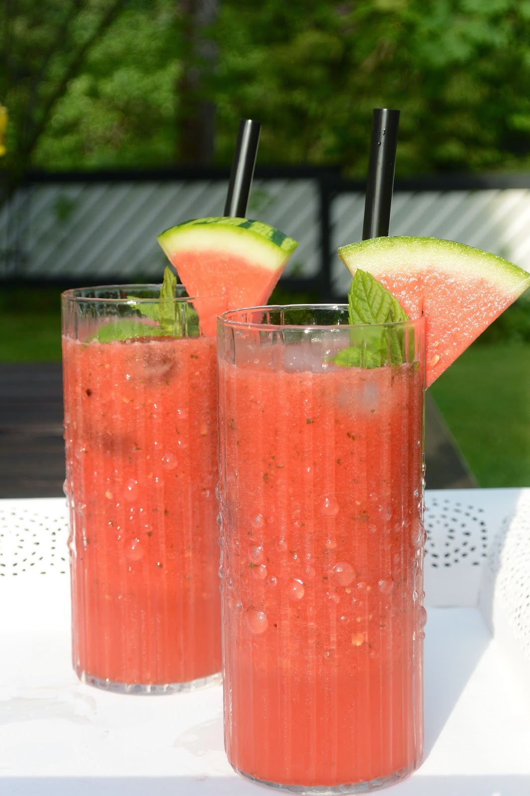 Vesimeloni-minttujuoma - Aqua fresca