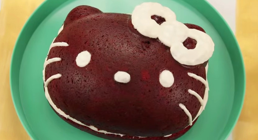 Hello Kitty -red velvet kakku!