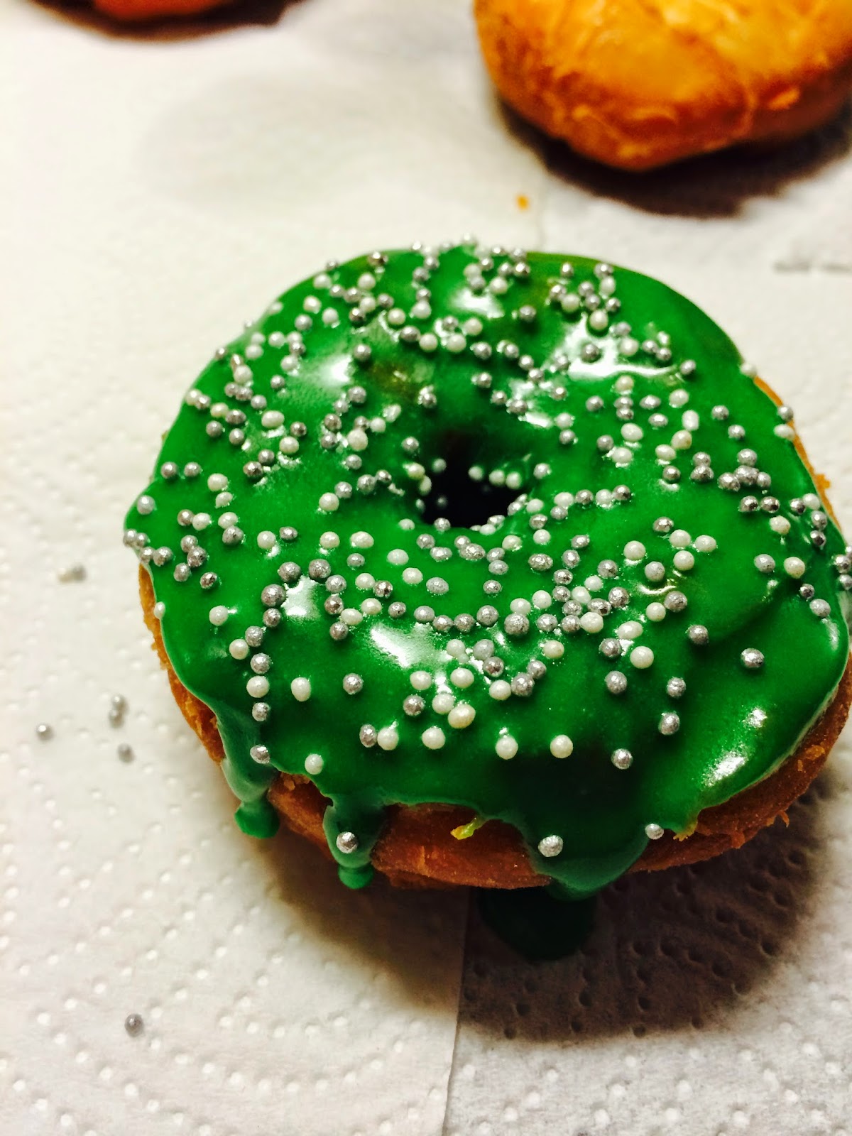 Värikkäät donitsit