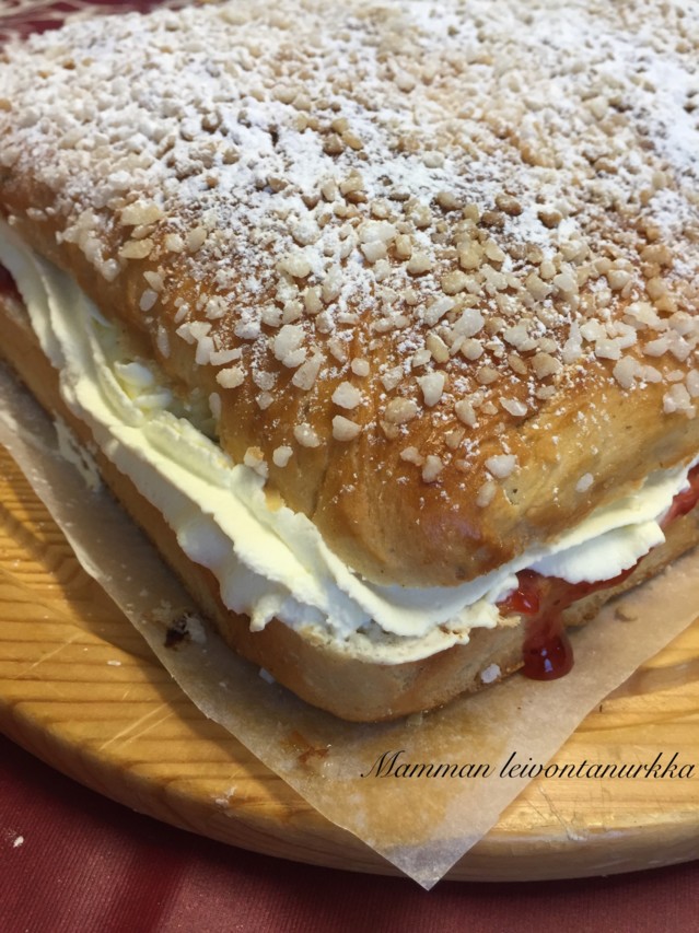 Pullaa pullaa, laskiaspullaa...