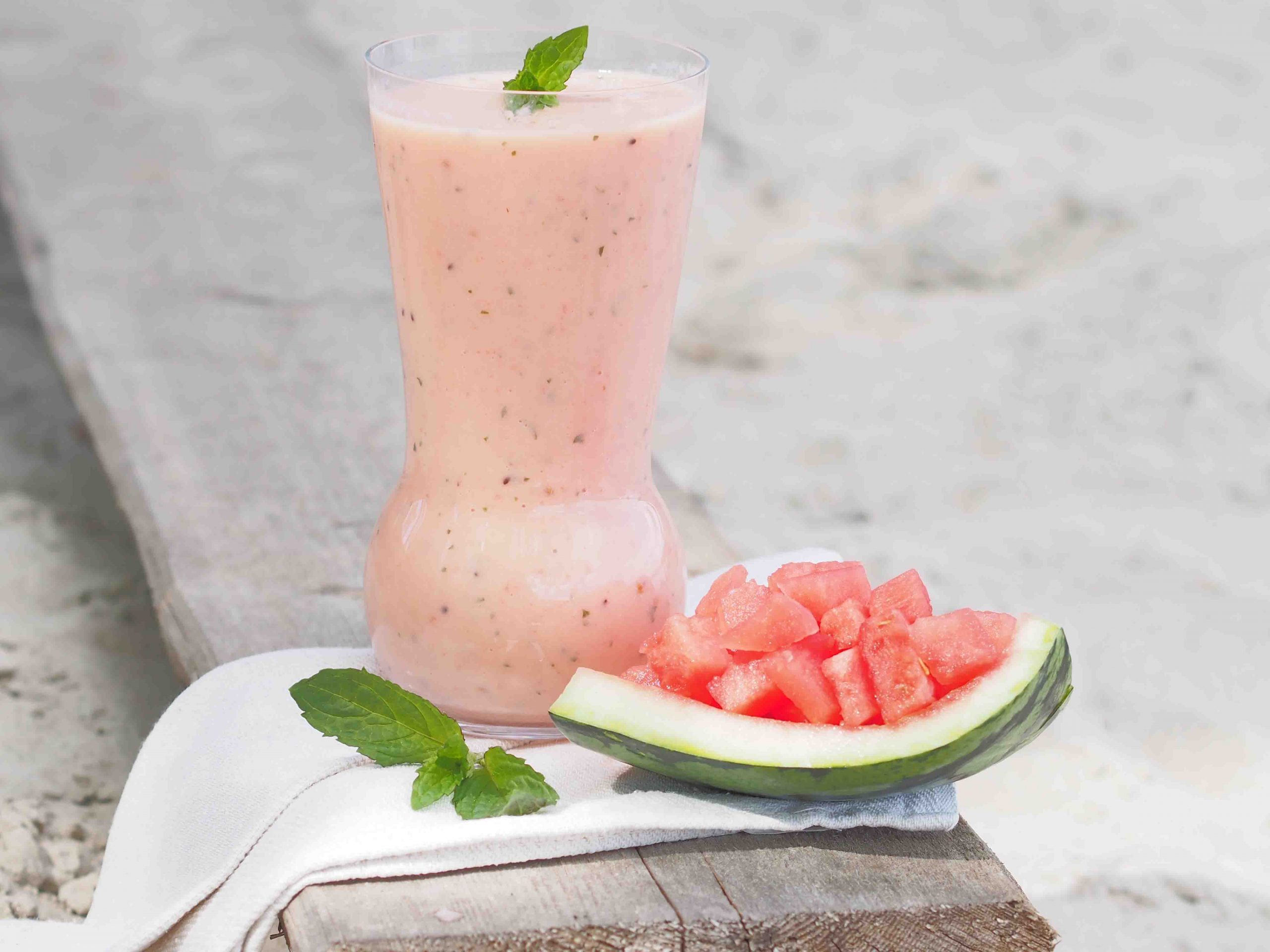 Vesimeloni-kiivismoothie