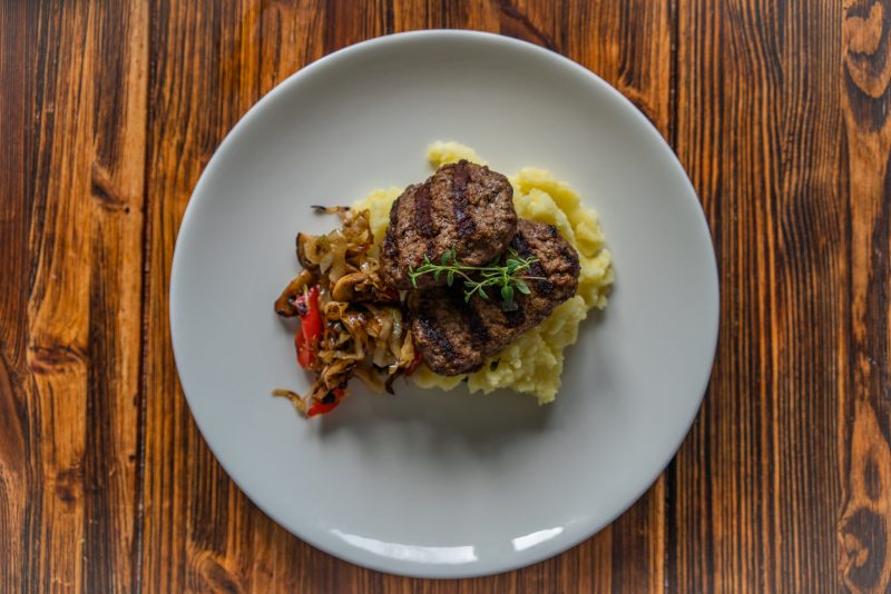 Juustoisat pannupihvit – se kostea grilli herkku